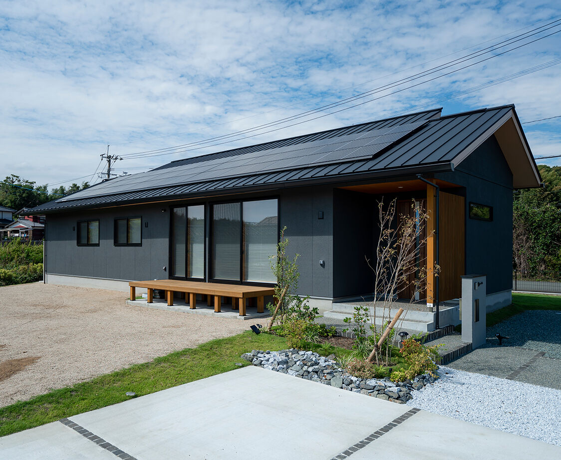 【SUUMO】 【ZEH住宅/30.1坪/平屋/間取り図あり】フレキシブルに使える畳ダイニングなど、暮らしのアイデアが満載の家 - エコワークス 福岡オフィスの建築実例詳細 | 注文住宅