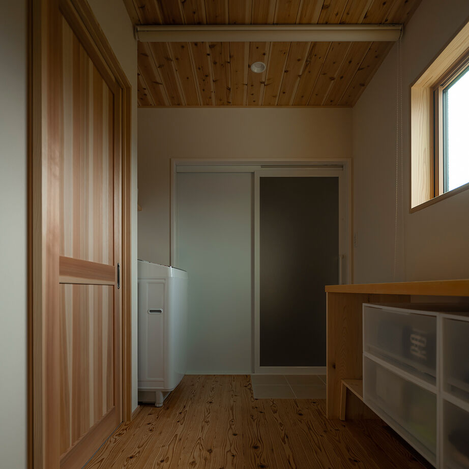 【SUUMO】 【ZEH住宅/30.1坪/平屋/間取り図あり】フレキシブルに使える畳ダイニングなど、暮らしのアイデアが満載の家 - エコワークス 福岡オフィスの建築実例詳細 | 注文住宅