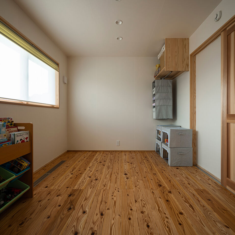 【SUUMO】 【ZEH住宅/30.1坪/平屋/間取り図あり】フレキシブルに使える畳ダイニングなど、暮らしのアイデアが満載の家 - エコワークス 福岡オフィスの建築実例詳細 | 注文住宅