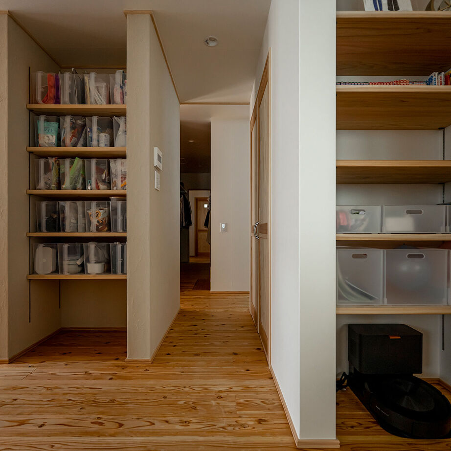 【SUUMO】 【ZEH住宅/36.9坪/間取り図あり】23畳のLDKを中心に、のびのび暮らす空間設計。子ども達の成長を見守る平屋 - エコワークス 福岡オフィスの建築実例詳細 | 注文住宅