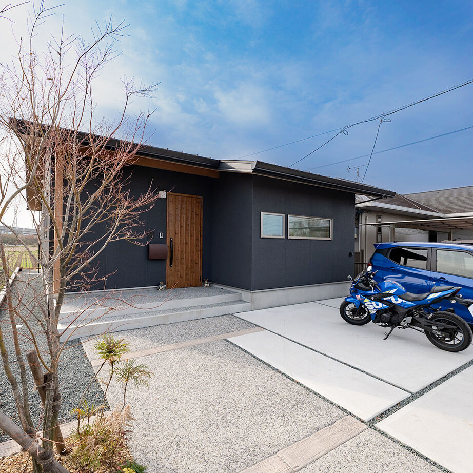 【SUUMO】 【ZEH住宅/24坪/間取り図あり】コンパクトでもゆったり心地よく。夫婦とワンちゃんが暮らす、2LDKの平屋 - エコワークス 福岡オフィスの建築実例詳細 | 注文住宅