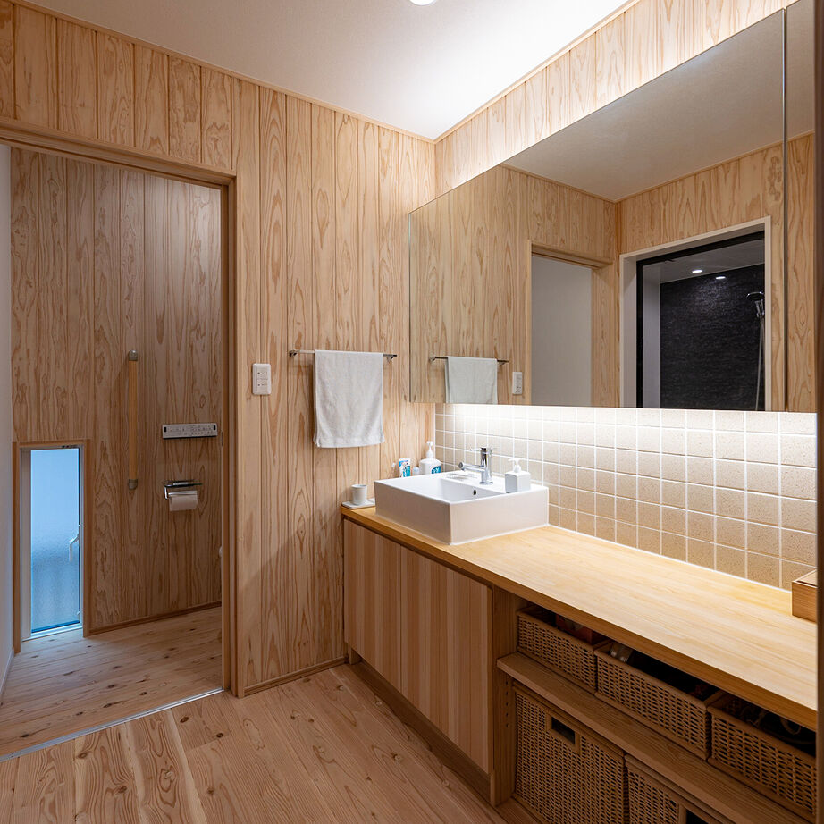 【SUUMO】 【ZEH住宅/24坪/間取り図あり】コンパクトでもゆったり心地よく。夫婦とワンちゃんが暮らす、2LDKの平屋 - エコワークス 福岡オフィスの建築実例詳細 | 注文住宅