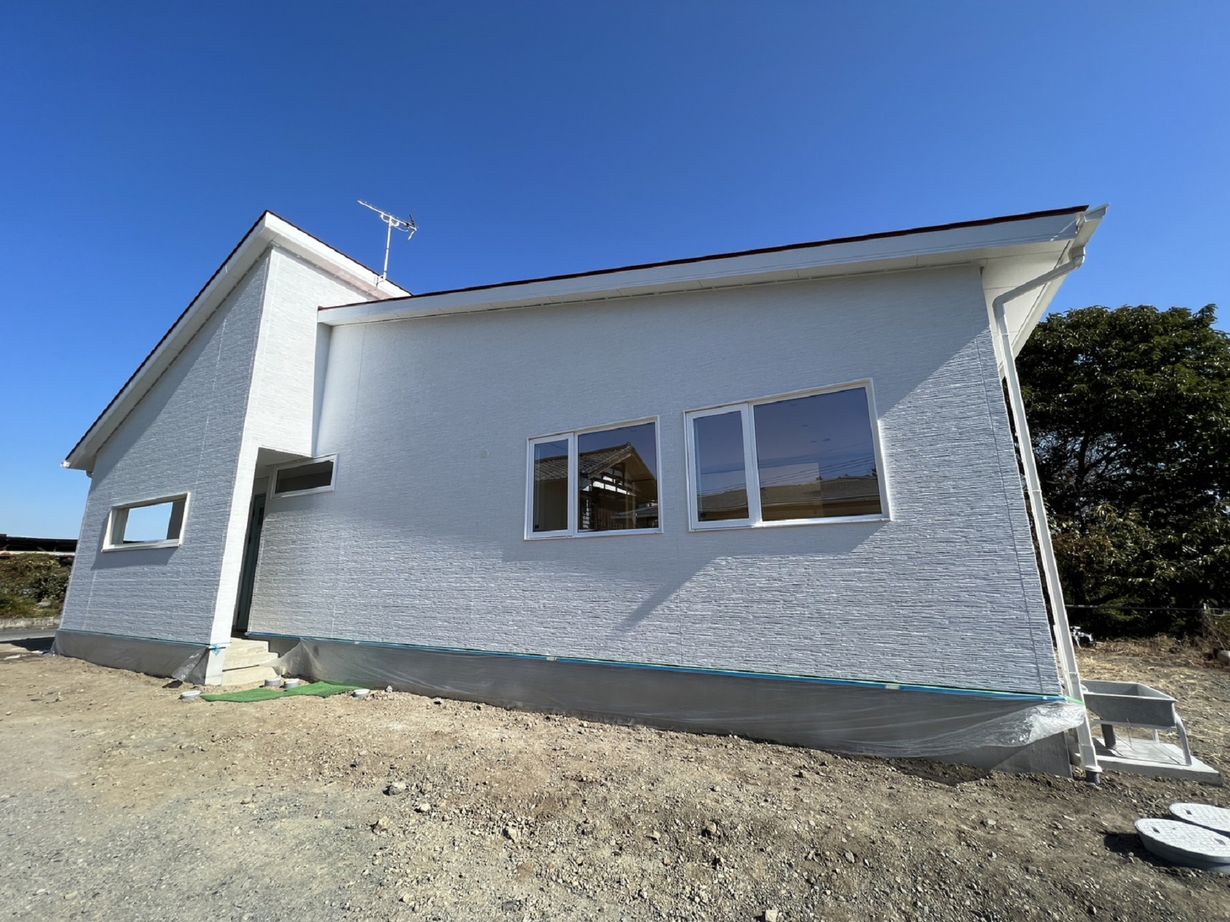 【SUUMO】 【2400万円台/34.1坪/間取図あり】木の温もりに癒される平屋。子育てしながら家事がしやすい動線が魅力 - 藍の家 の建築実例詳細 | 注文住宅