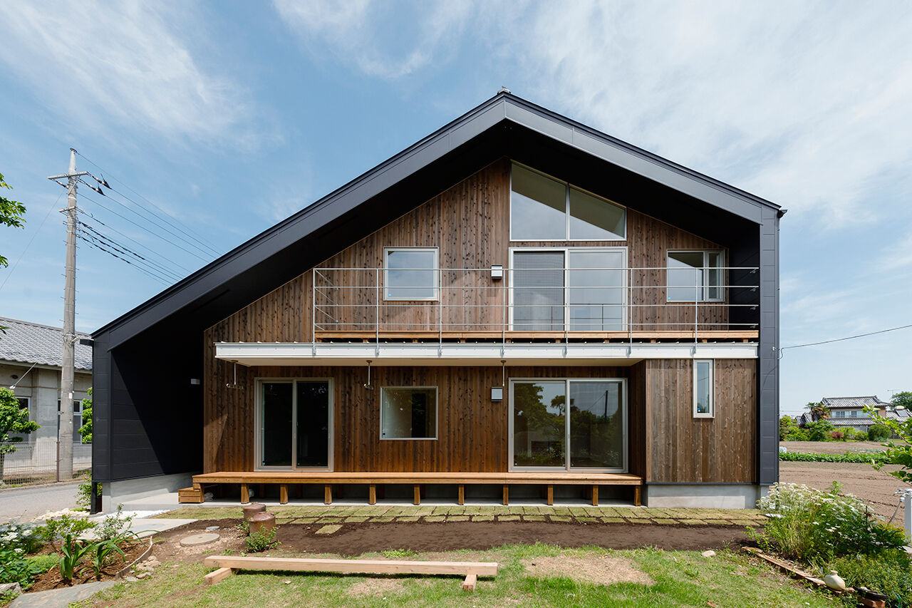 【SUUMO】 【3000万円台/43坪/間取図有/全館空調】UA値0.32、C値0.2（※）。大屋根の下で家族の絆を育む二世帯住宅 - 1010house（安藤工務店） の建築実例詳細 | 注文住宅