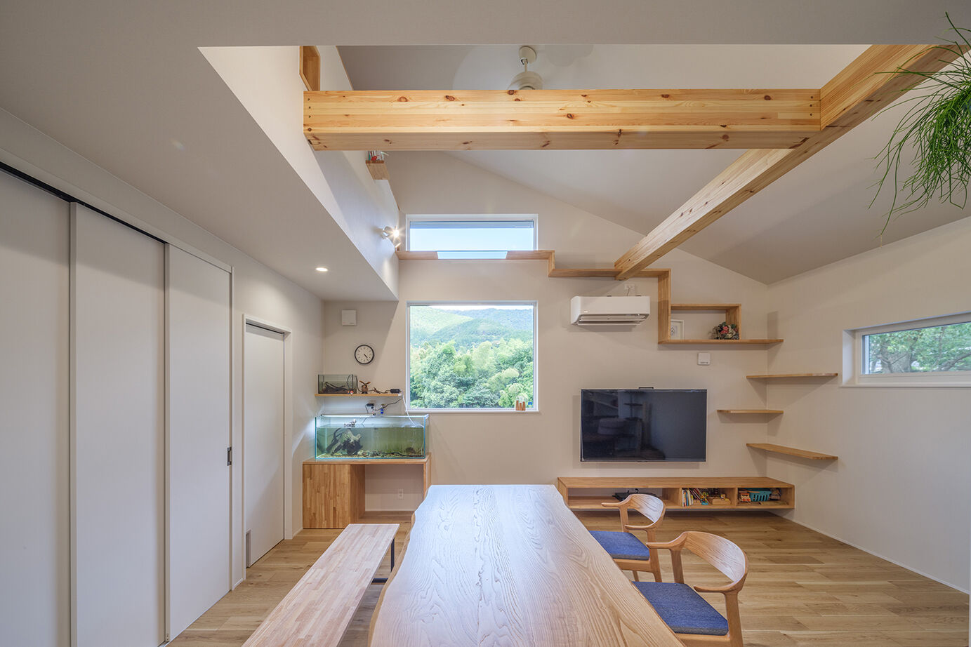 【SUUMO】 【W断熱・2階LDK・工房付き】緑を取り込むのびやかな空間。子どもも大人もネコも幸せな手仕事を生かした家 - KEIJI一級建築士事務所 の建築実例詳細 | 注文住宅