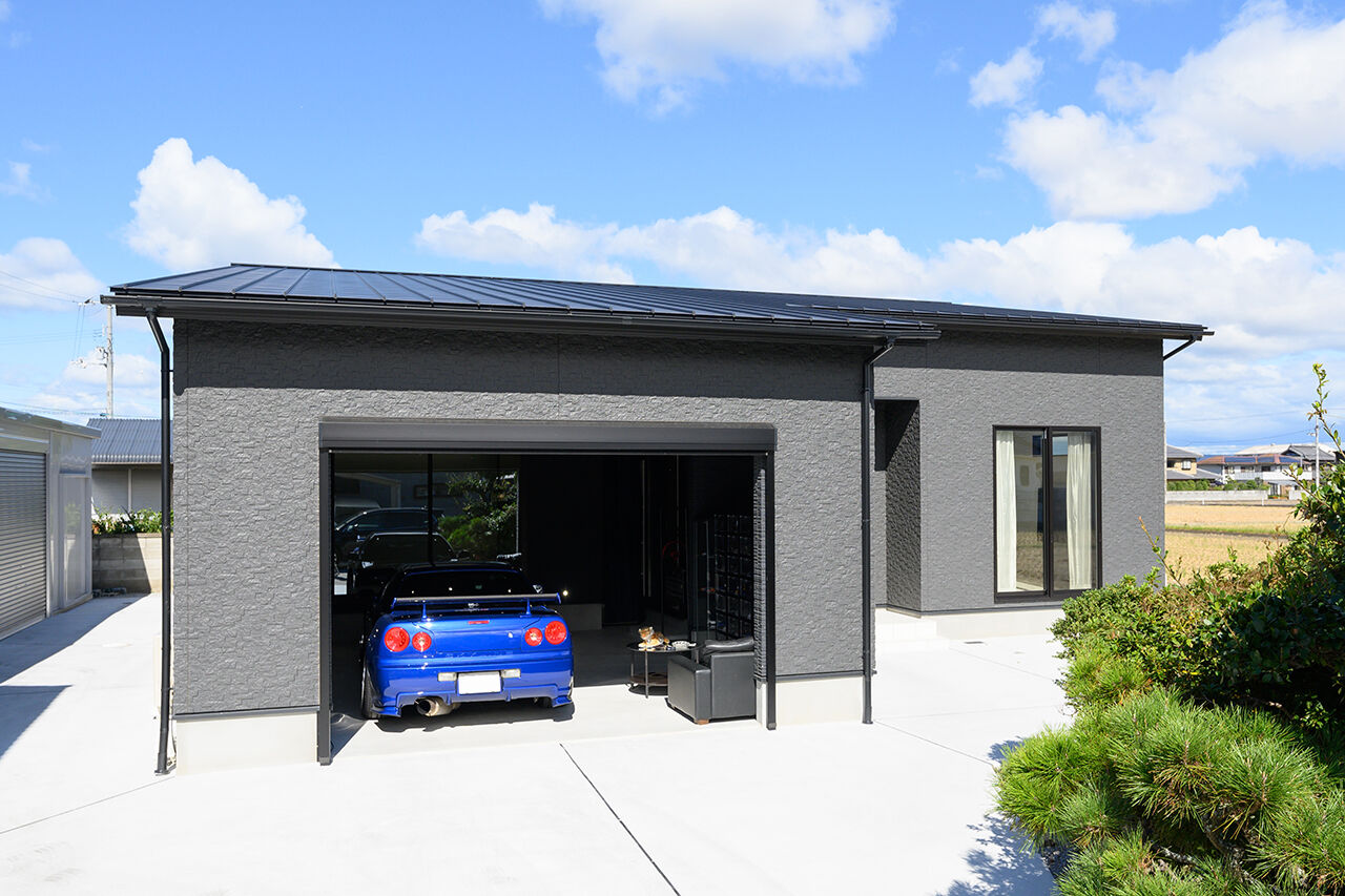 【SUUMO】 【高松市／平屋／41坪／3LDK】勾配天井のモノトーンLDKと、インナーガレージのある家 - さくら夢ハウス 高松店の建築実例詳細 | 注文住宅