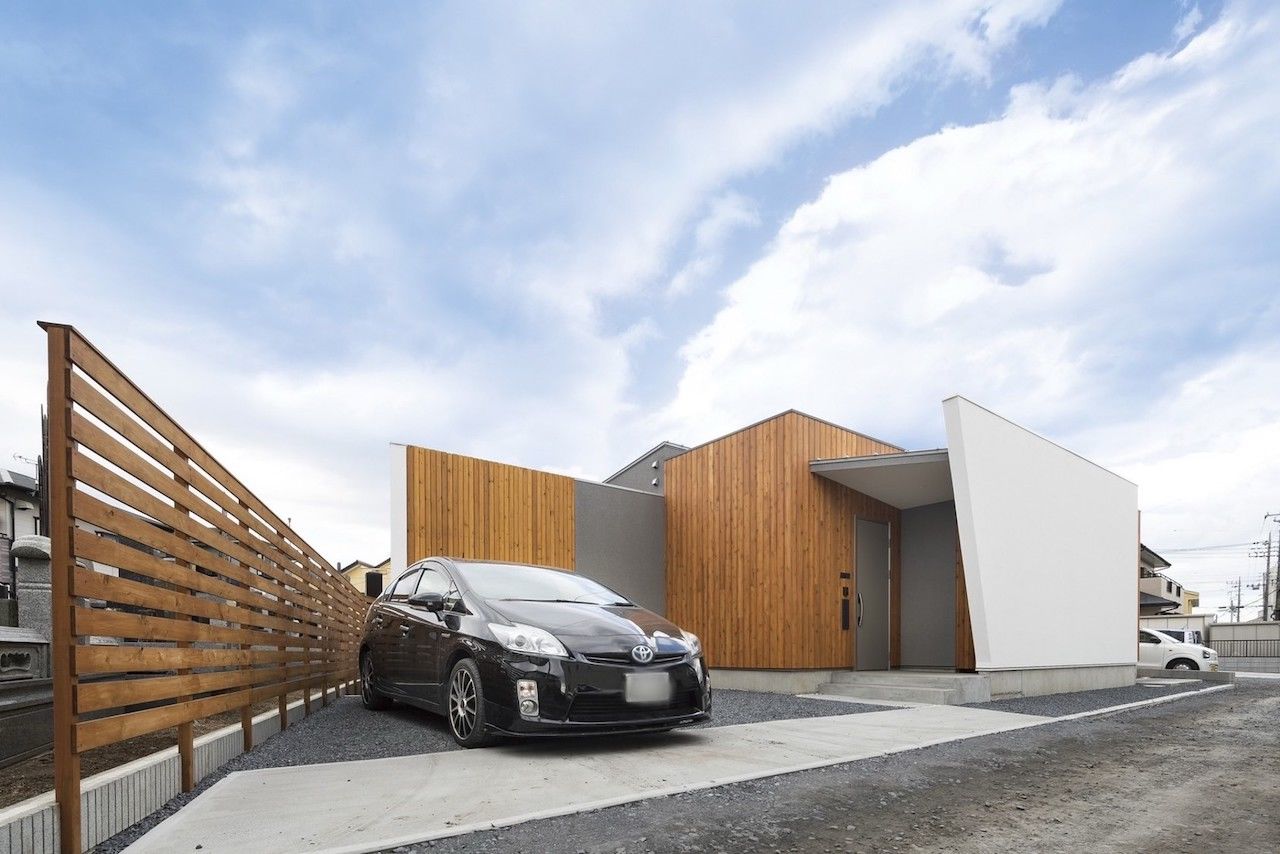 【SUUMO】 LDKと繋がる2つの中庭が魅力。目隠しの工夫で外からの視線を気にすることなく開放的に暮らせる平屋の住まい - マルイチ の建築実例詳細 | 注文住宅