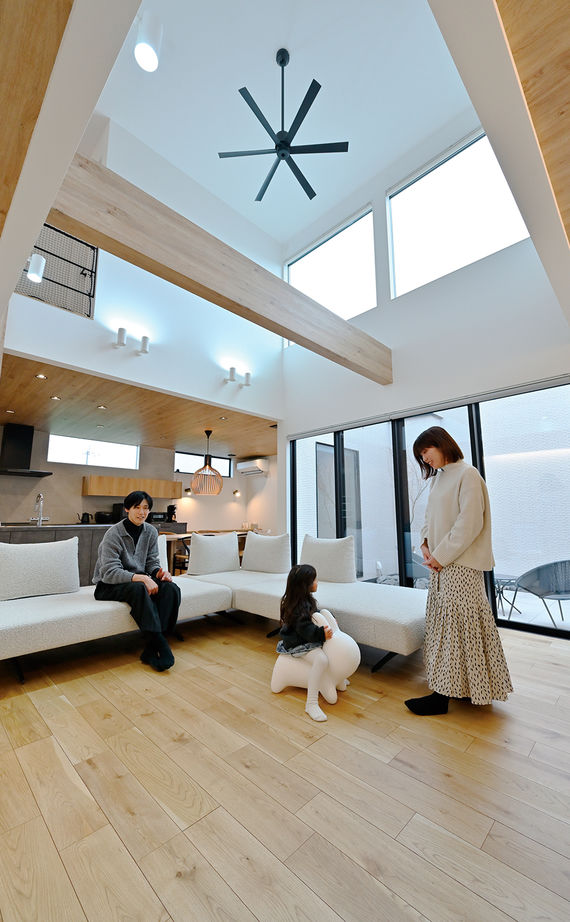 【SUUMO】 【4000万円～／アウトドアリビング／間取図有】吹抜けと大開口で開放的。外に閉じて、内に開くコの字型の家 - クレバリーホーム の建築実例詳細 | 注文住宅