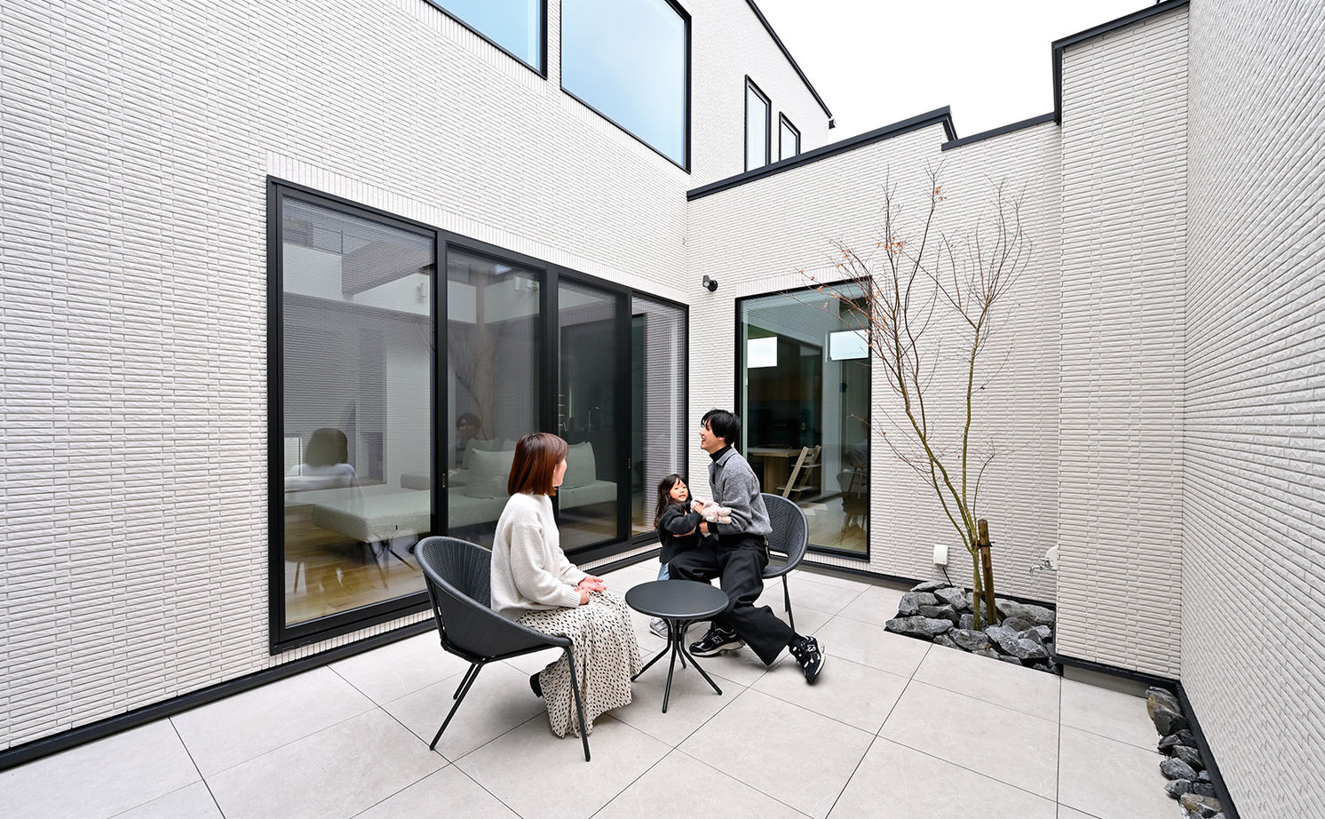 【SUUMO】 【4000万円～／アウトドアリビング／間取図有】吹抜けと大開口で開放的。外に閉じて、内に開くコの字型の家 - クレバリーホーム の建築実例詳細 | 注文住宅