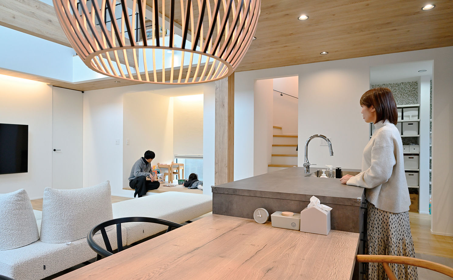 【SUUMO】 【4000万円～／アウトドアリビング／間取図有】吹抜けと大開口で開放的。外に閉じて、内に開くコの字型の家 - クレバリーホーム の建築実例詳細 | 注文住宅