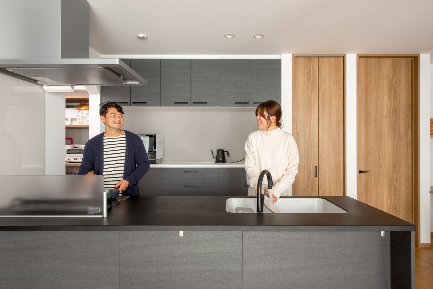 【SUUMO】 【3000～3499万円】LDK~水まわりの回遊動線が自慢！シューズクロークからの行き来も楽しい【二世帯住宅】 - 近藤建設 展示場の建築実例詳細 | 注文住宅