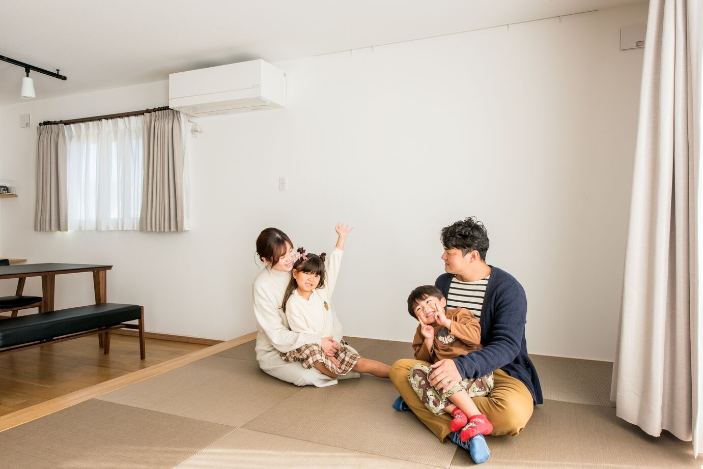 【SUUMO】 【3000～3499万円】LDK~水まわりの回遊動線が自慢！シューズクロークからの行き来も楽しい【二世帯住宅】 - 近藤建設 展示場の建築実例詳細 | 注文住宅