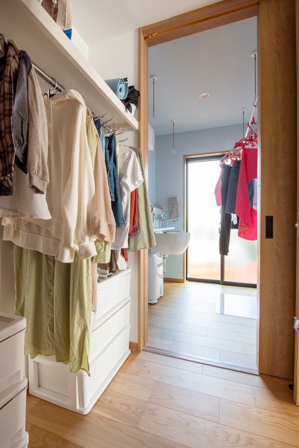 【SUUMO】 【3000～3499万円】LDK~水まわりの回遊動線が自慢！シューズクロークからの行き来も楽しい【二世帯住宅】 - 近藤建設 展示場の建築実例詳細 | 注文住宅