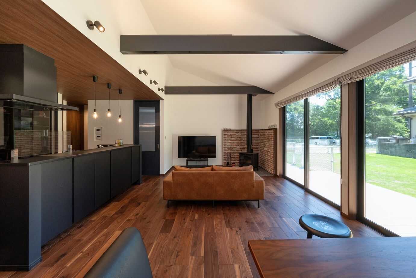 【SUUMO】 【3000万円台│45坪│間取図あり】薪ストーブを備えたアメリカンヴィンテージの平屋。ロフト付きの趣味室も - 近藤建設 展示場の建築実例詳細 | 注文住宅