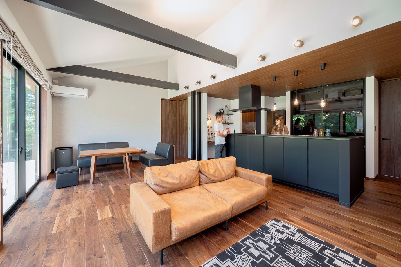 【SUUMO】 【3000万円台│45坪│間取図あり】薪ストーブを備えたアメリカンヴィンテージの平屋。ロフト付きの趣味室も - 近藤建設 展示場の建築実例詳細 | 注文住宅