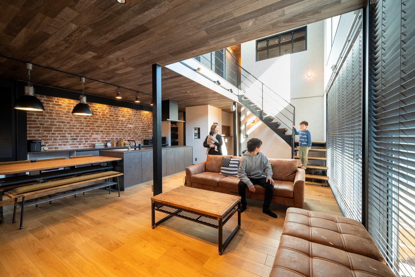 【SUUMO】 【3000万円台/40坪台/シアタールーム】インダストリアル×リゾートが素敵！夫婦の感性が光るカッコいい家 - 近藤建設 展示場の建築実例詳細 | 注文住宅