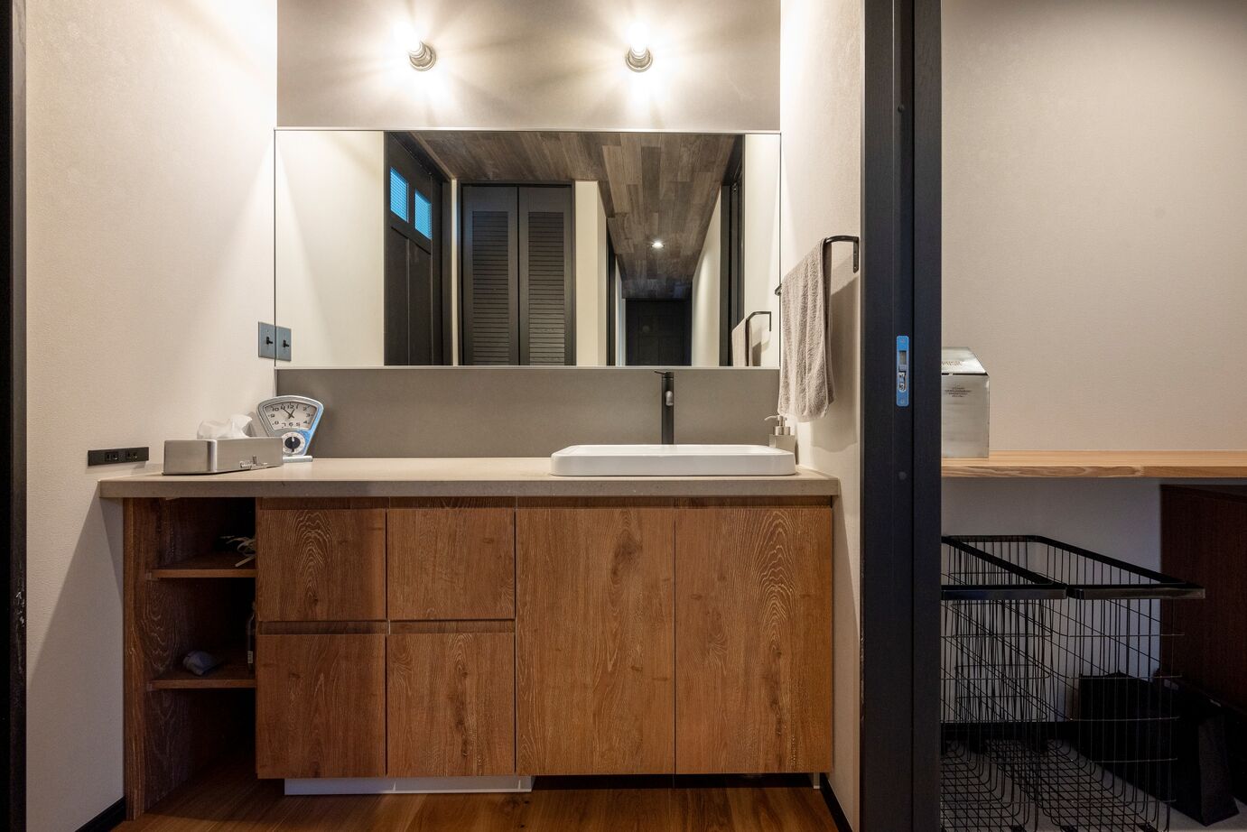 【SUUMO】 【3000万円台/40坪台/シアタールーム】インダストリアル×リゾートが素敵！夫婦の感性が光るカッコいい家 - 近藤建設 展示場の建築実例詳細 | 注文住宅