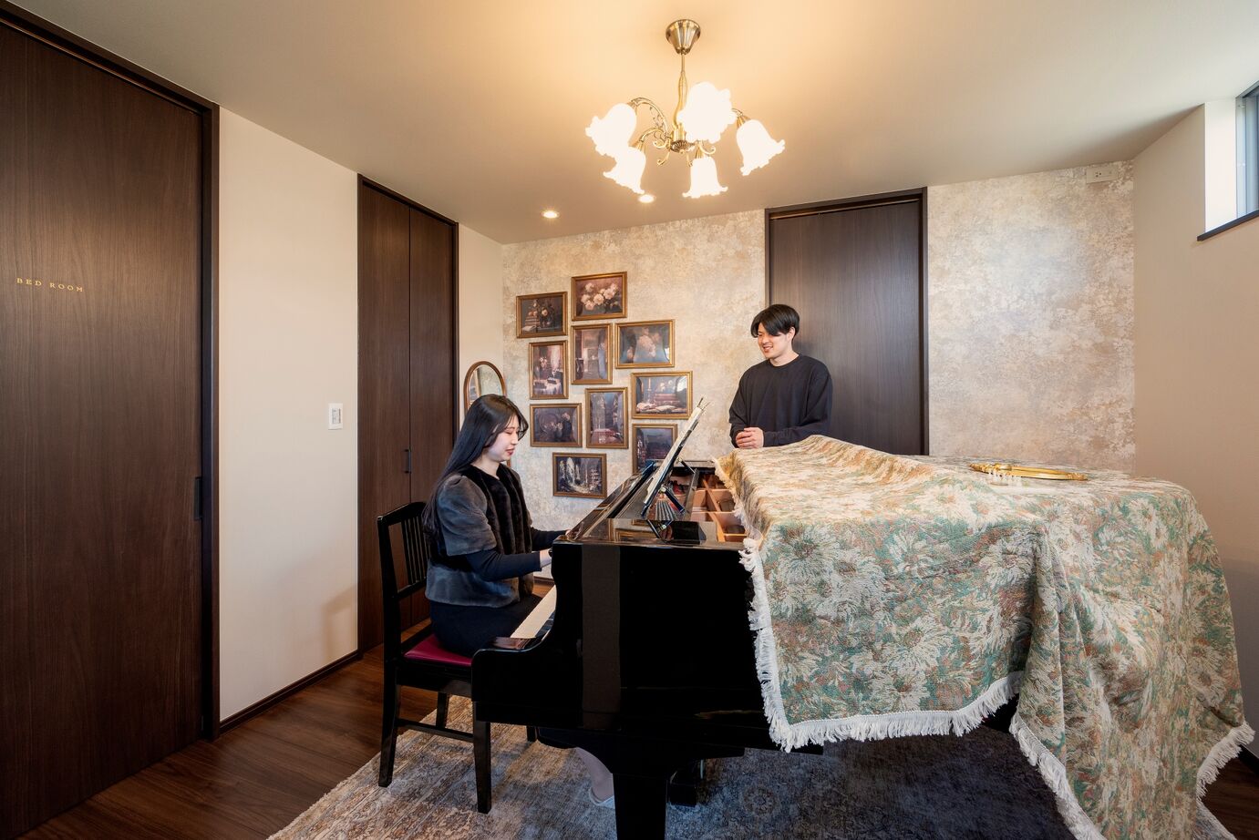 【SUUMO】 【2000万円台/30坪台】ピアノや読書、シアターで映画鑑賞も。趣味を楽しむオーガニックモダンスタイルの家 - 近藤建設 展示場の建築実例詳細 | 注文住宅