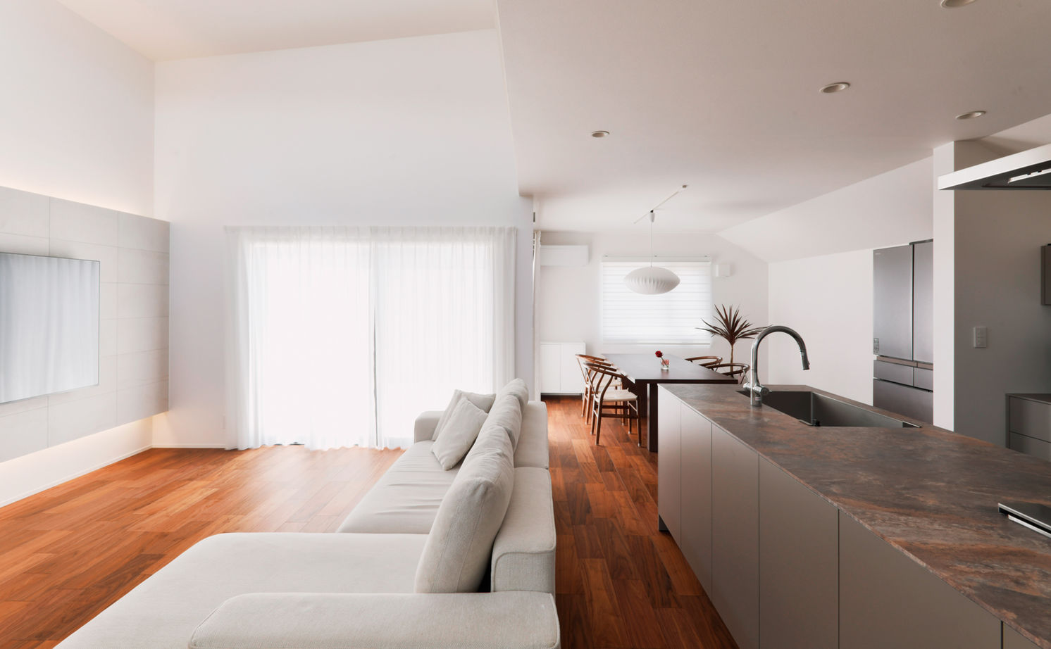 【SUUMO】 【4000万円台/43.9坪】子どもたちが安全でのびのび過ごせるリビング。家事や育児を助ける動線計画も必見 - TAINN DESIGN 一級建築士事務所 の建築実例詳細 | 注文住宅