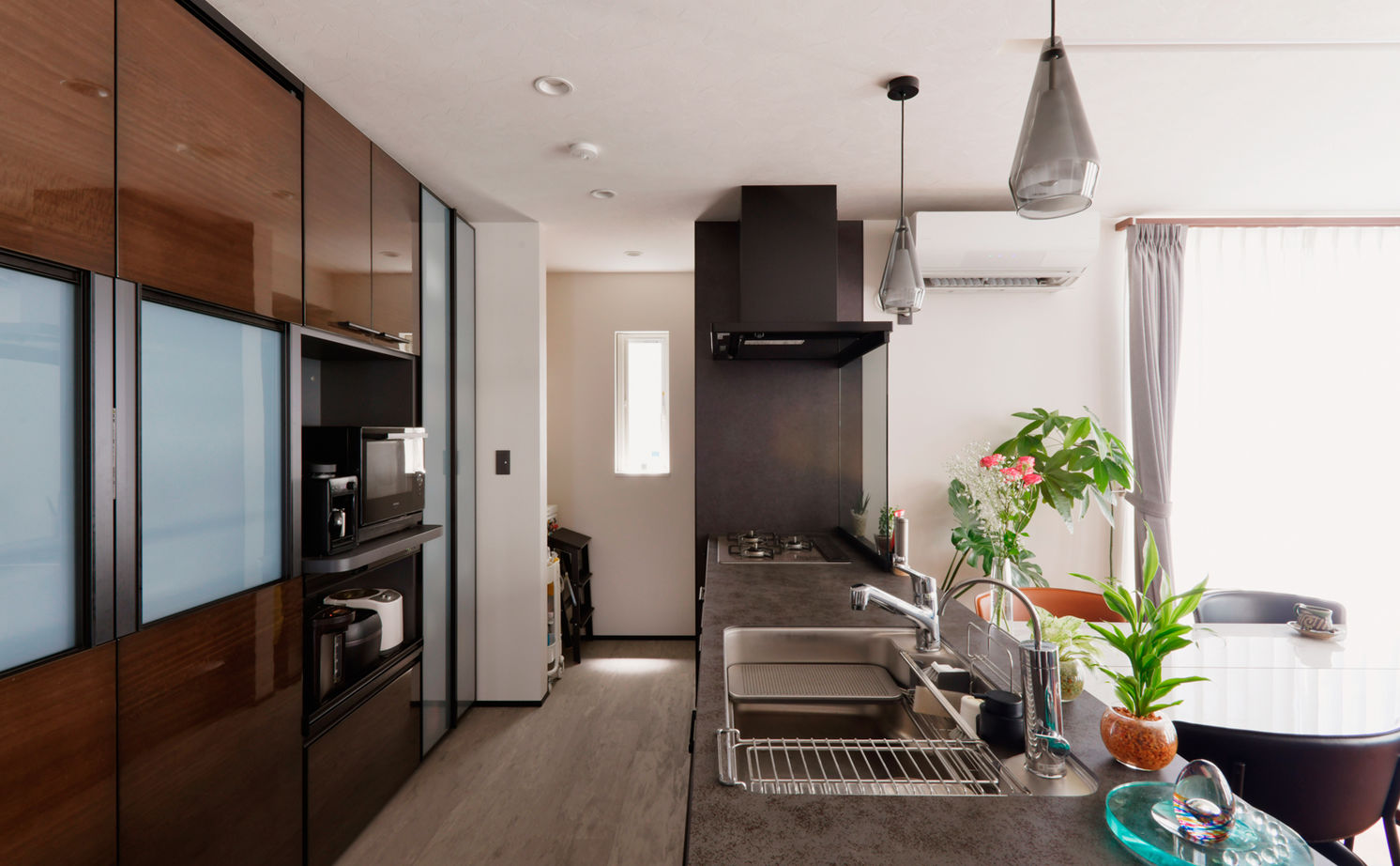 【SUUMO】 【32.1坪/間取り図あり】趣味人におすすめ！「好き」を凝縮したビルトインガレージ。たっぷりの収納も完備 - TAINN DESIGN 一級建築士事務所 の建築実例詳細 | 注文住宅