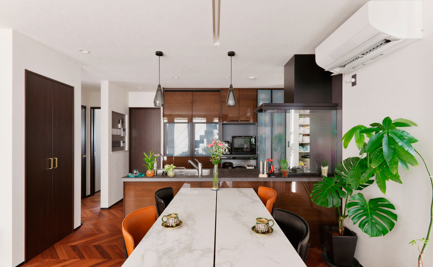 【SUUMO】 【32.1坪/間取り図あり】趣味人におすすめ！「好き」を凝縮したビルトインガレージ。たっぷりの収納も完備 - TAINN DESIGN 一級建築士事務所 の建築実例詳細 | 注文住宅