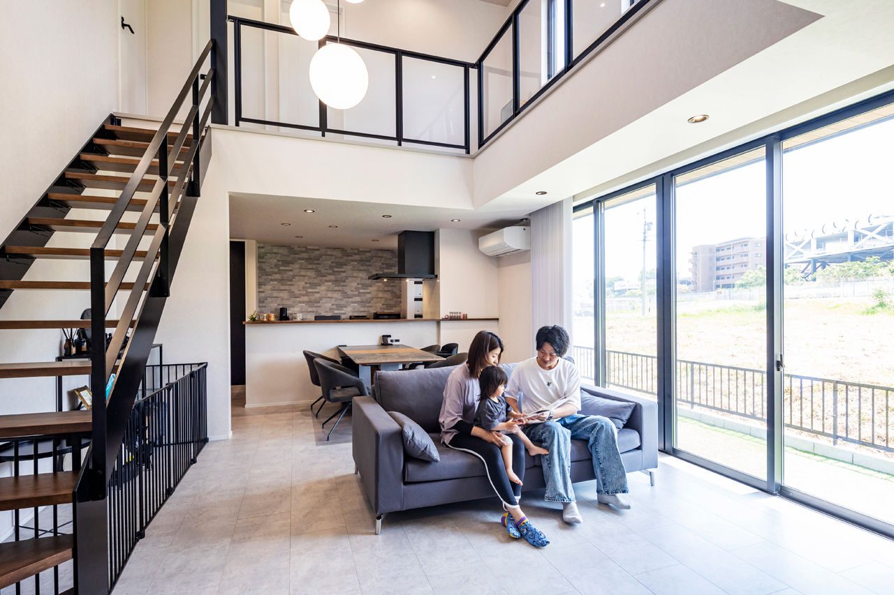 【SUUMO】 【2000万円台/35坪台/シンプルモダン/30代】大空間を実現した吹抜けLDKや造作ランドリールームを叶えた家 - クラフトホーム 本社の建築実例詳細 | 注文住宅