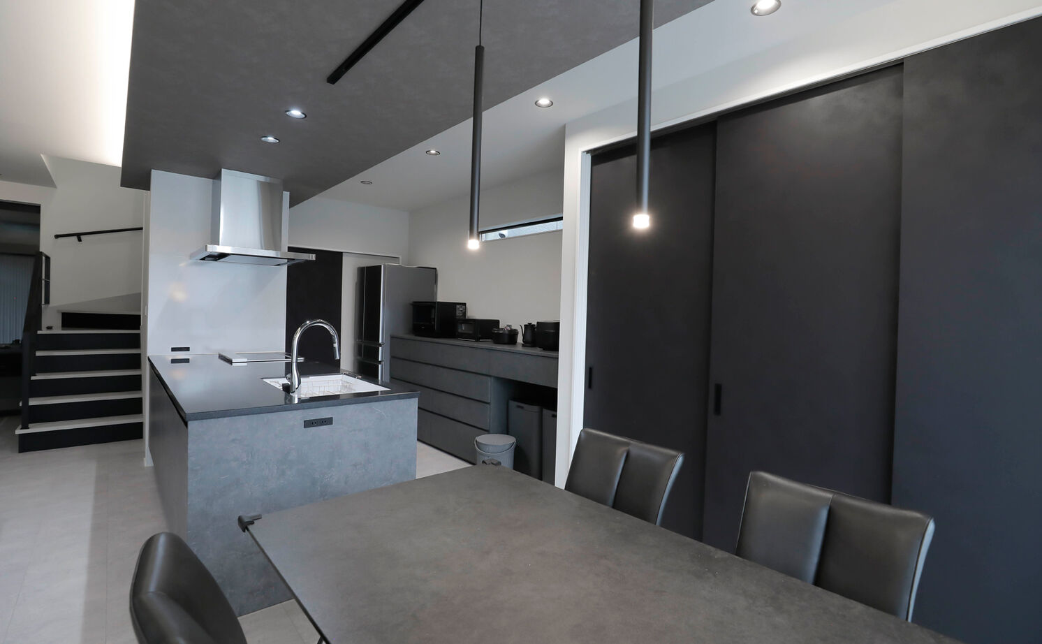 【SUUMO】 【1000万円台/おしゃれ/30坪台/4LDK/間取り図】子育ても家事も楽しむ家。モノトーンの美しさと機能性が魅力 - クラフトホーム 本社の建築実例詳細 | 注文住宅