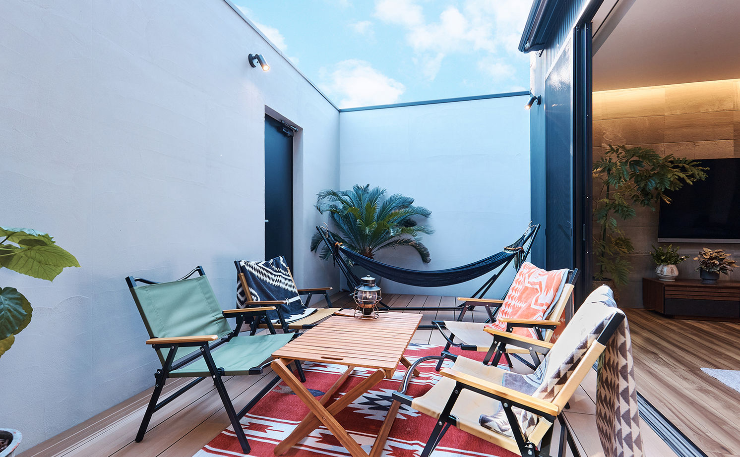 【SUUMO】 LDKと繋がるインナーテラスでお家キャンプ。大好きな音楽をいつでも楽しめるDJブースもある家 - アイ工務店 東中四国支社の建築実例詳細 | 注文住宅