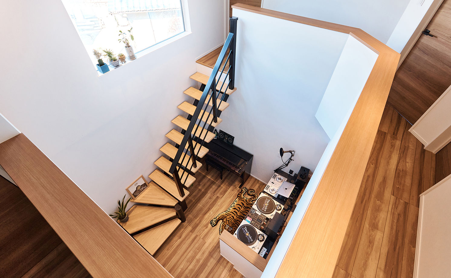 【SUUMO】 LDKと繋がるインナーテラスでお家キャンプ。大好きな音楽をいつでも楽しめるDJブースもある家 - アイ工務店 東中四国支社の建築実例詳細 | 注文住宅