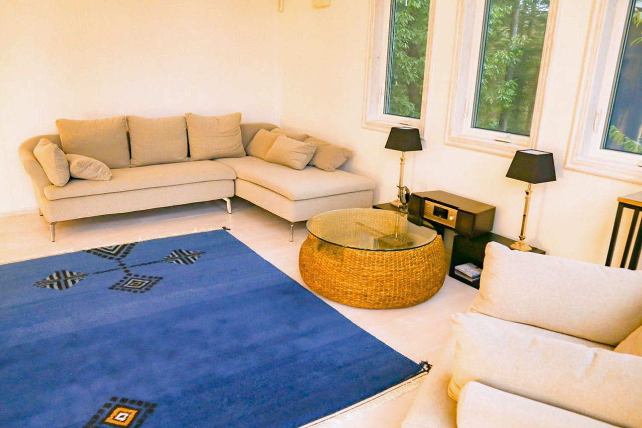 【SUUMO】 【2000万円台/別荘】優雅な時間/整然と並ぶ窓/ウッドデッキ/薪ストーブ/吹き抜け/ホームパーティ/造作洗面 - Roots工務店 の建築実例詳細 | 注文住宅