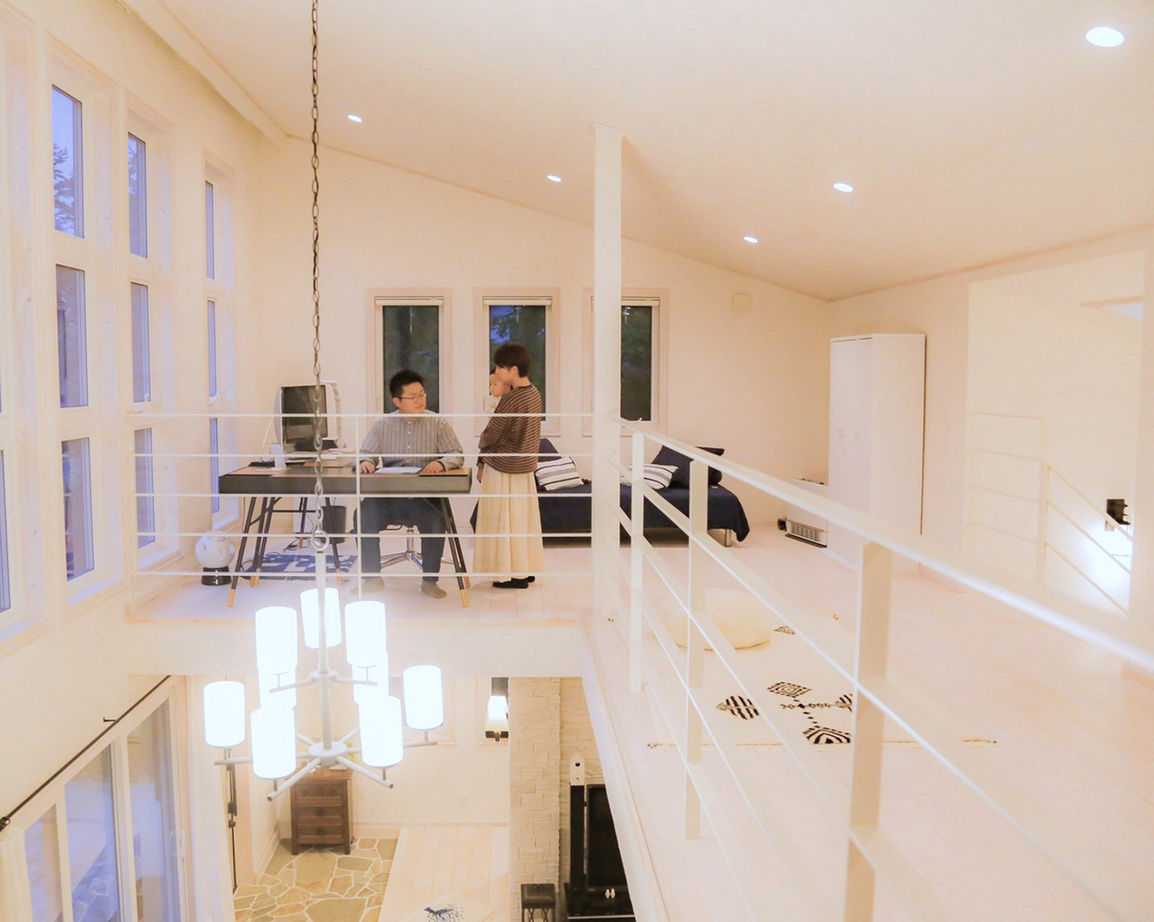 【SUUMO】 【2000万円台/別荘】優雅な時間/整然と並ぶ窓/ウッドデッキ/薪ストーブ/吹き抜け/ホームパーティ/造作洗面 - Roots工務店 の建築実例詳細 | 注文住宅