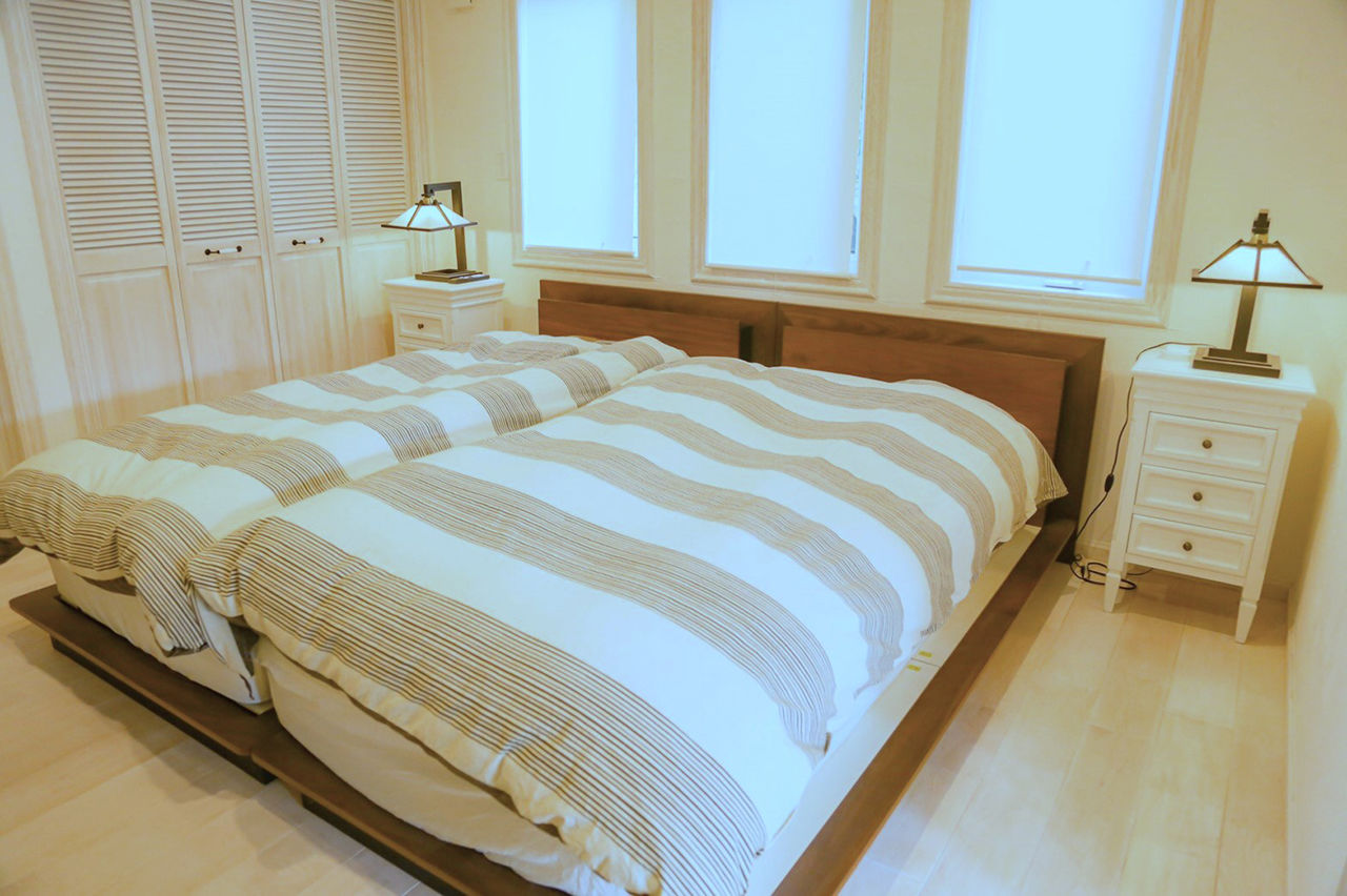 【SUUMO】 【2000万円台/別荘】優雅な時間/整然と並ぶ窓/ウッドデッキ/薪ストーブ/吹き抜け/ホームパーティ/造作洗面 - Roots工務店 の建築実例詳細 | 注文住宅