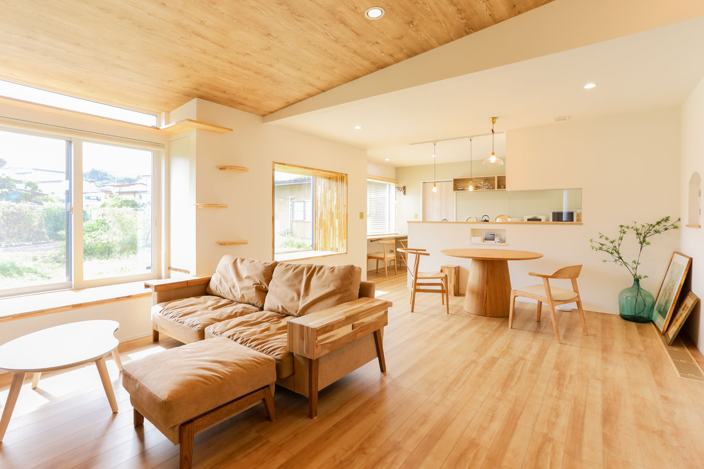 【SUUMO】 【山形市/2000万円台/3LDK/間取り図有り/広々LDK】猫と一緒、窓辺でくつろぐ平屋の家 - デワホーム 平清水ショールーム FIORETTO〈フィオレット〉の建築実例 ...