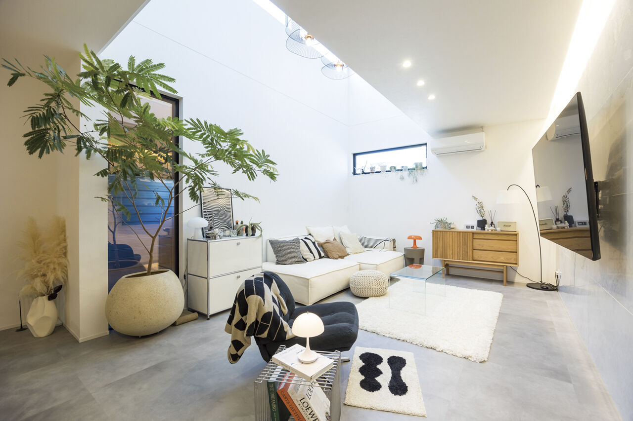 【SUUMO】 どこをとっても絵になる、吹抜けのあるLDKと二の字キッチン。オーバースライダーのガレージハウス - ヤマダホームズ の建築実例詳細 | 注文住宅