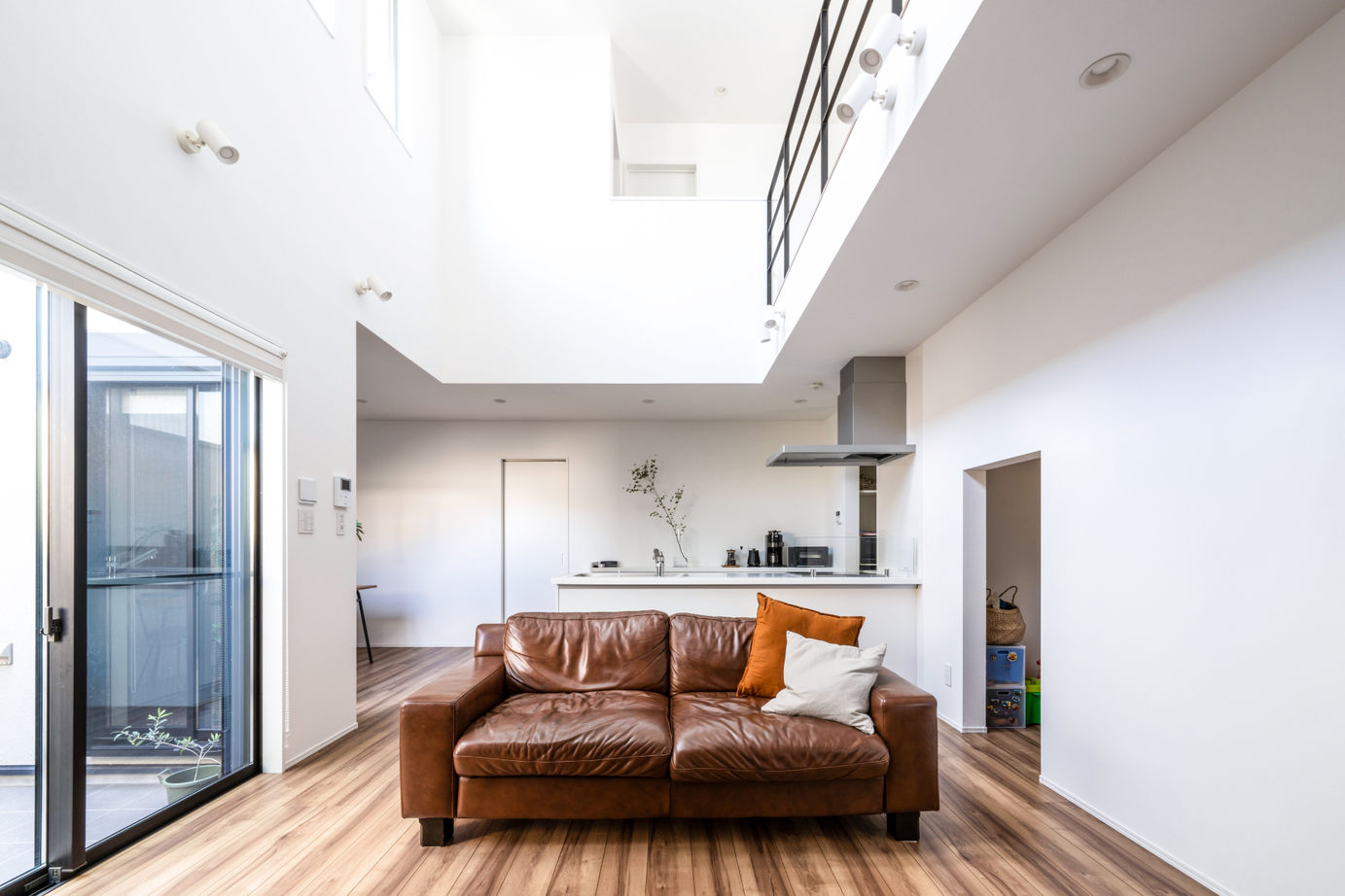 【SUUMO】 【キッチン/リビング/バルコニー/30坪台/間取り有】 ロジアが繋ぐ内と外。 光が降り注ぎ開放感溢れる家 - 愛される「LDK」iiMA by VISIO の建築実例詳細 | 注文住宅