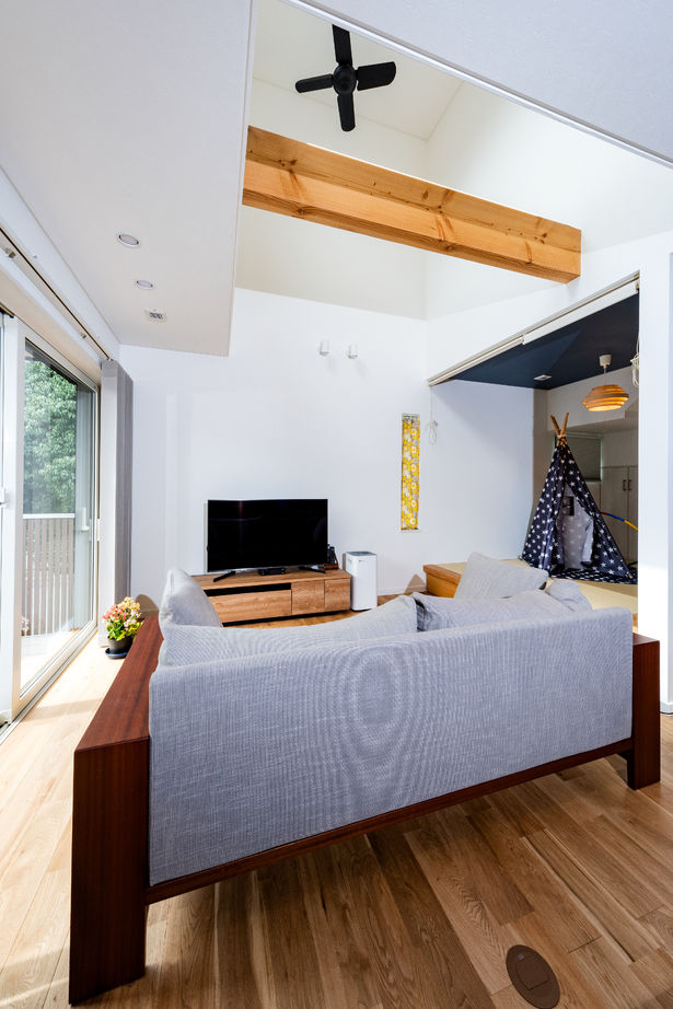 【SUUMO】 【4000万円台/50坪台/間取り図あり】アクセントカラーが光る北欧スタイルの二世帯住宅 - イソダ ソーラーサーキットの家NEXTの建築実例詳細 | 注文住宅