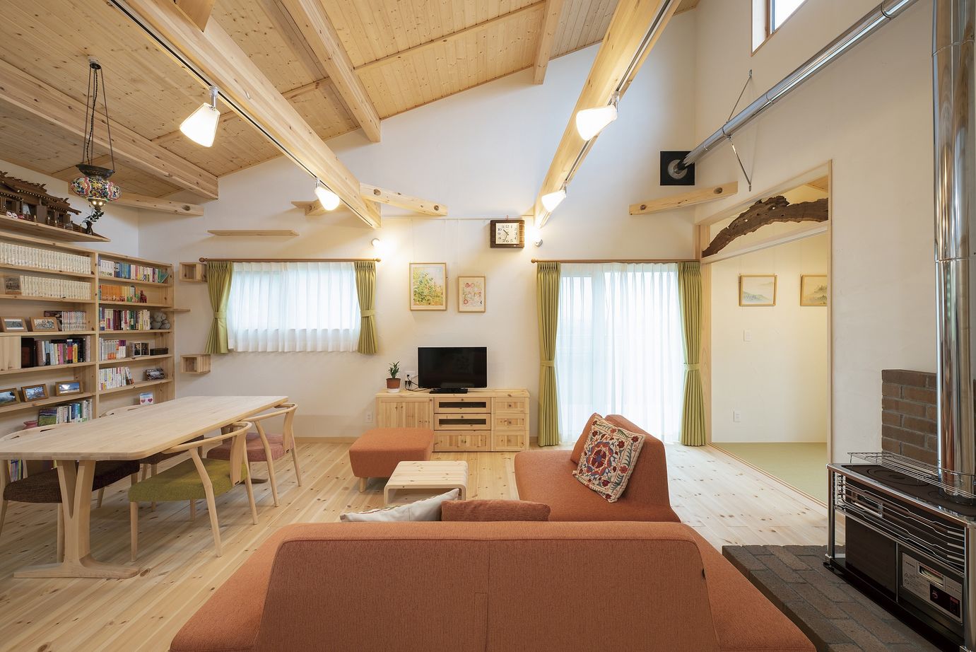 【SUUMO】 【2000万円台/32.3坪/平屋】間取りと造作家具にこだわった、ビルトインガレージのある住まい - 大和屋 の建築実例詳細 | 注文住宅