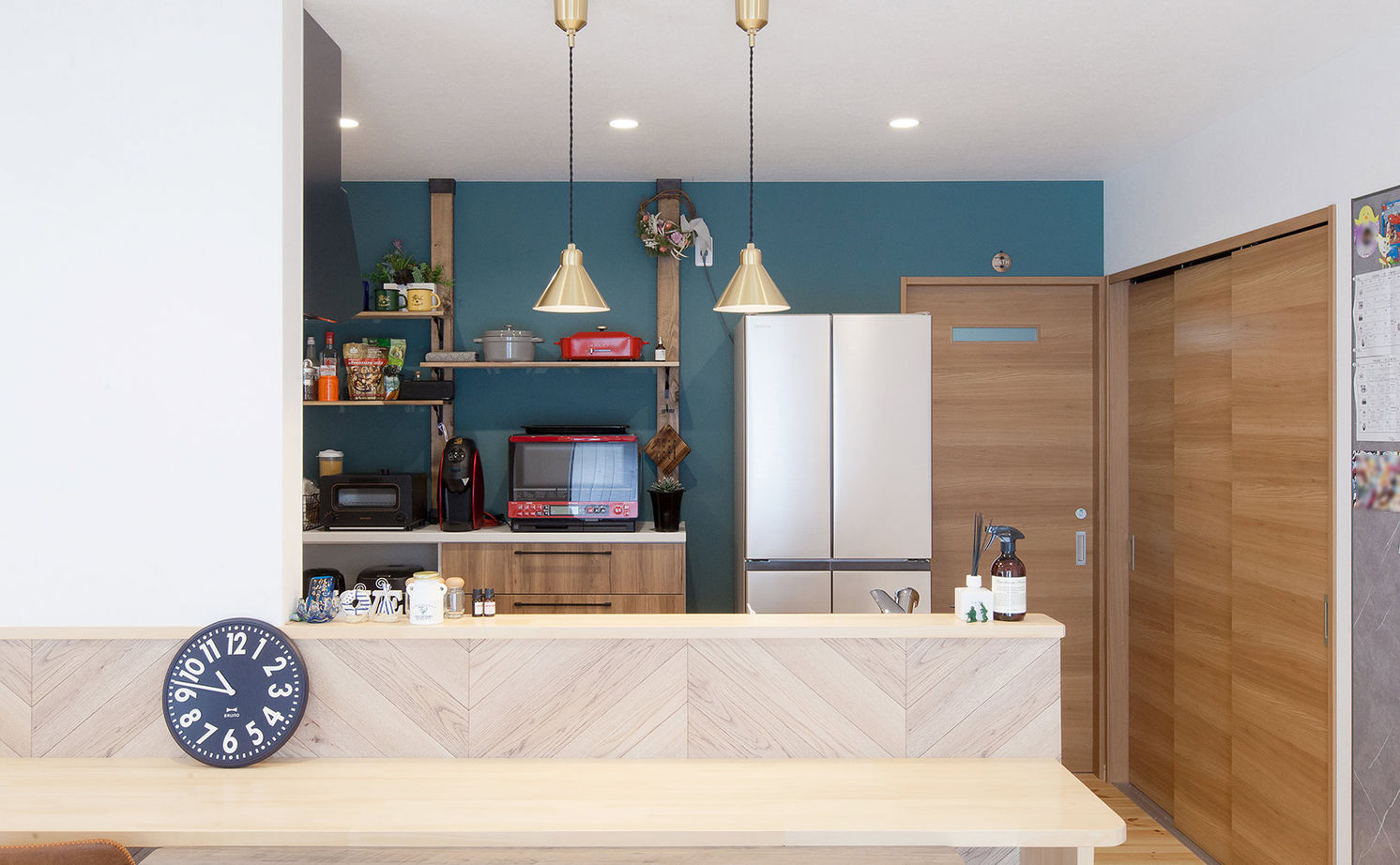 【SUUMO】 【3LDK/平屋/小上がり和室/木の家】勾配天井で広い空間を演出する、アメリカンスタイルな平屋 - コスモホーム の建築実例詳細 | 注文住宅