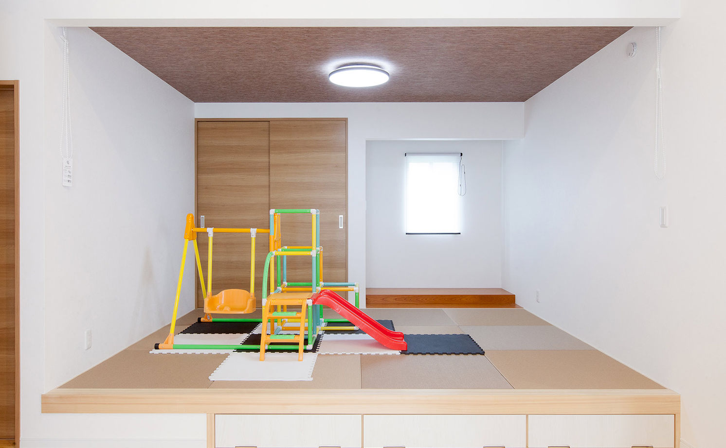 【SUUMO】 【3LDK/平屋/小上がり和室/木の家】勾配天井で広い空間を演出する、アメリカンスタイルな平屋 - コスモホーム の建築実例詳細 | 注文住宅