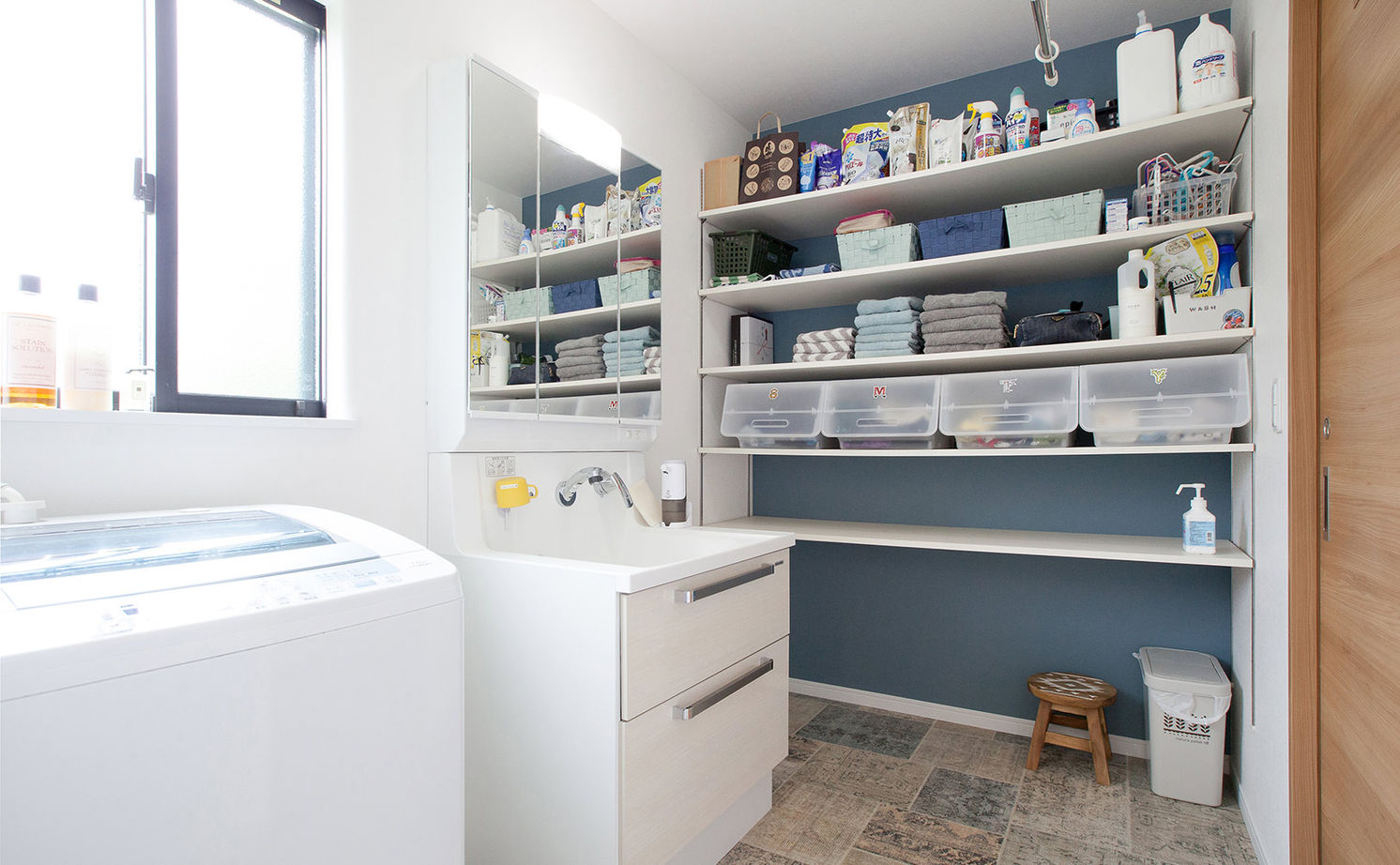 【SUUMO】 【3LDK/平屋/小上がり和室/木の家】勾配天井で広い空間を演出する、アメリカンスタイルな平屋 - コスモホーム の建築実例詳細 | 注文住宅