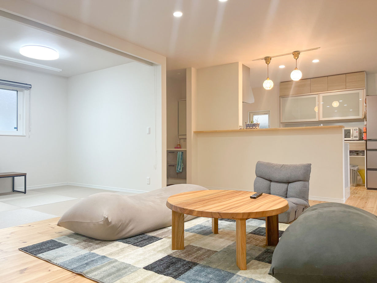 【SUUMO】 【5LDK/シンプルナチュラル/木の家】23帖のリビング+和室。子どもに目の届く開放的な間取りの家 - コスモホーム の建築実例詳細 | 注文住宅