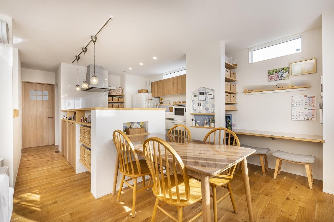 【SUUMO】 【2000万円台後半|30坪|平屋＋α】ミリ単位で作ったアイデア満載の造作収納で快適を叶えた家 - 華建築 彦根店 Hana＋（ハナプラス）の建築実例詳細 | 注文住宅