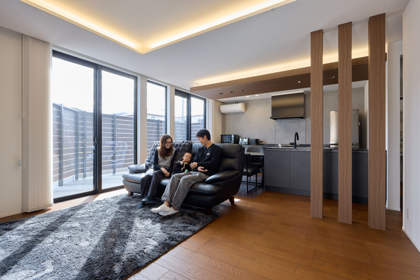 【SUUMO】 【20代の家、コンパクト設計、回遊動線、タイルデッキ】開放的ながらカーテンレスで暮らせるカッコいい家 - 東亜ハウス の建築実例詳細 | 注文住宅