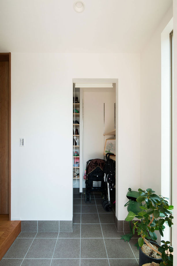 【SUUMO】 【1000万円台/30坪台/5LDK/土間収納/間取り図】何歳になっても似合う！シンプルモダンな家で子育てを満喫 - シンプル工務店 六条スタジオの建築実例詳細 | 注文住宅