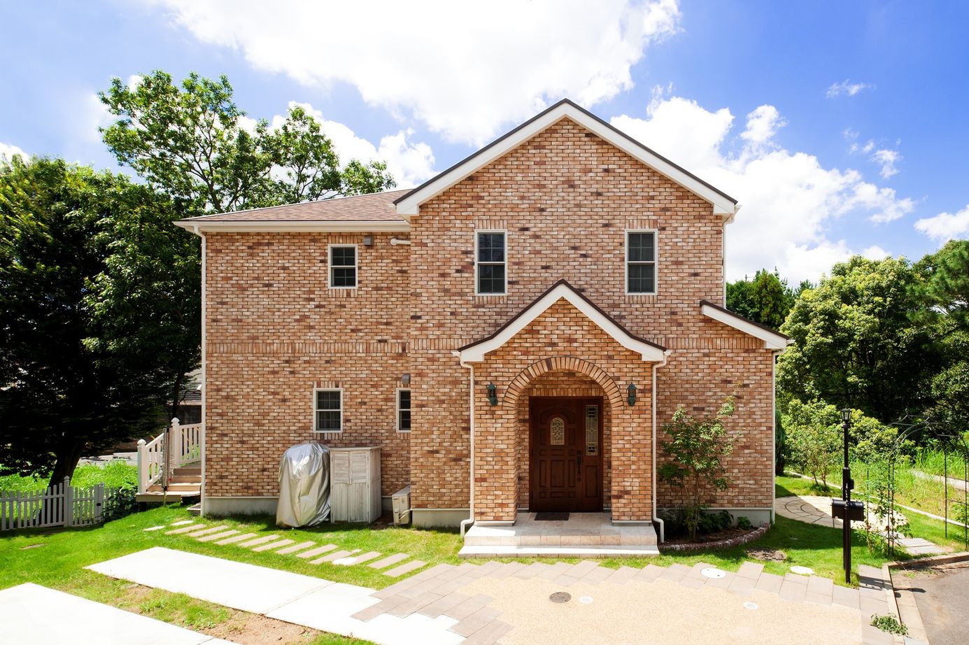 【SUUMO】 【3000万円台/40坪台】美しいタイル張りの外観が目を引くクラシックでこだわりの詰まった家 - ブリリアントホーム の建築実例詳細 | 注文住宅