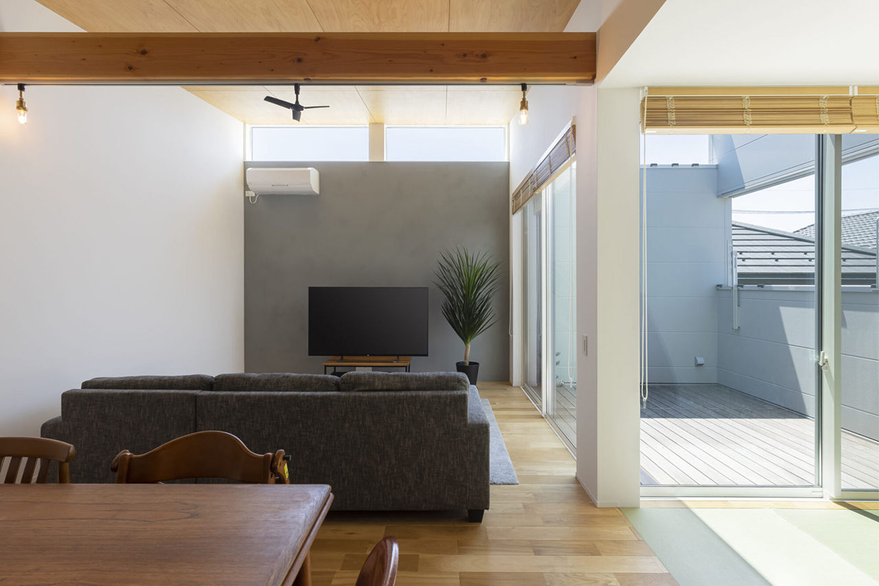 【SUUMO】 【2100万円／31.6坪／間取り図／2階リビング】人目を気にせずに寛げるプライベートテラスのある家 - スタジオ・チッタ 千葉Studioの建築実例詳細 | 注文住宅