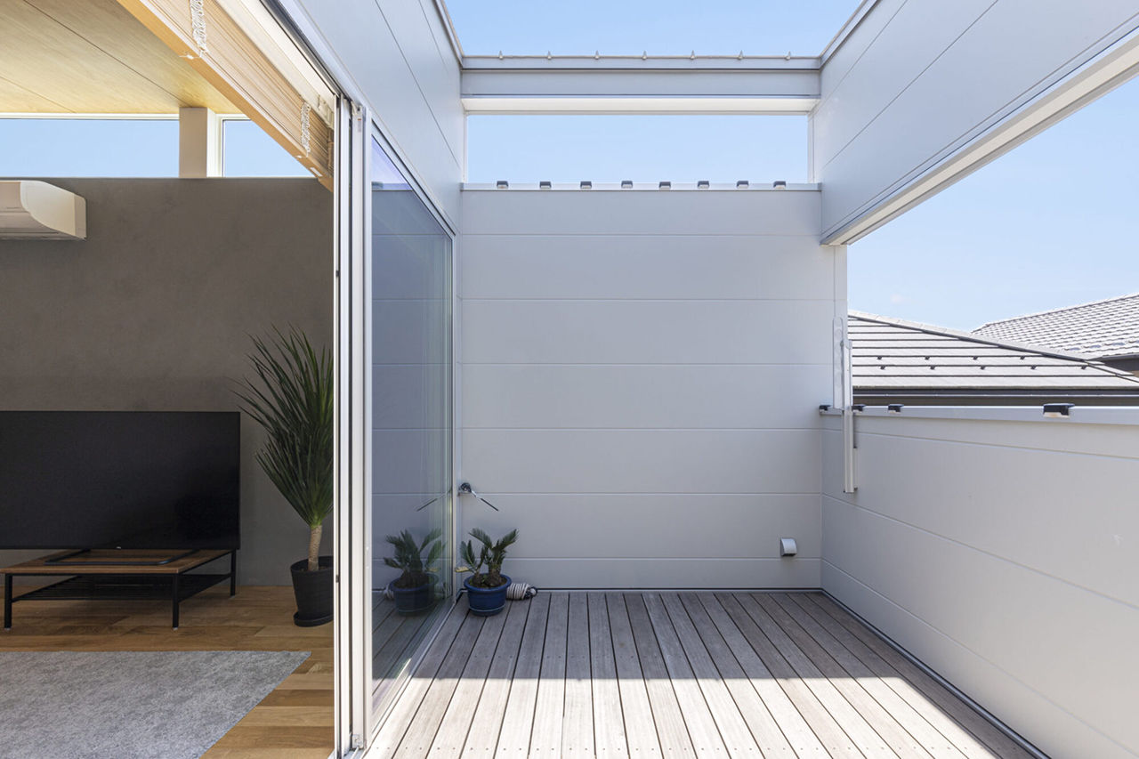 【SUUMO】 【2100万円／31.6坪／間取り図／2階リビング】人目を気にせずに寛げるプライベートテラスのある家 - スタジオ・チッタ 千葉Studioの建築実例詳細 | 注文住宅