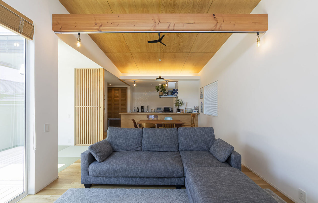 【SUUMO】 【2100万円／31.6坪／間取り図／2階リビング】人目を気にせずに寛げるプライベートテラスのある家 - スタジオ・チッタ 千葉Studioの建築実例詳細 | 注文住宅