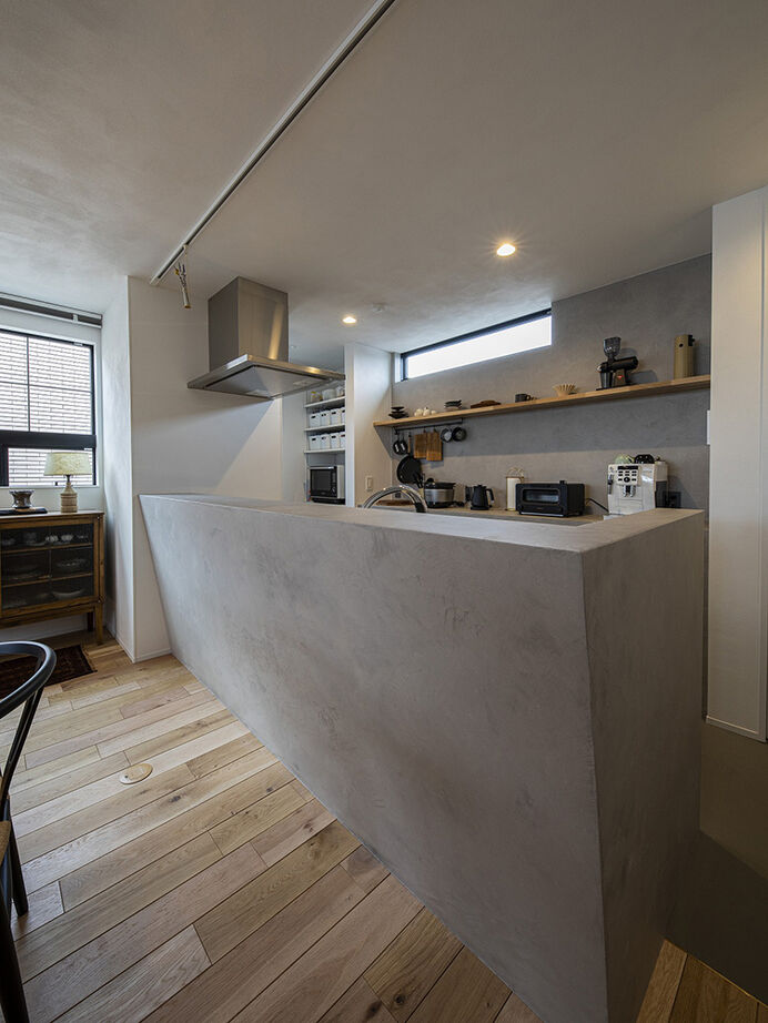 【SUUMO】 【3000万円／32.3坪／間取り／2階リビング】異素材MIXが家具映えの秘密。住宅地でも“抜け感”のある家に - スタジオ・チッタ 千葉Studioの建築実例詳細 | 注文住宅