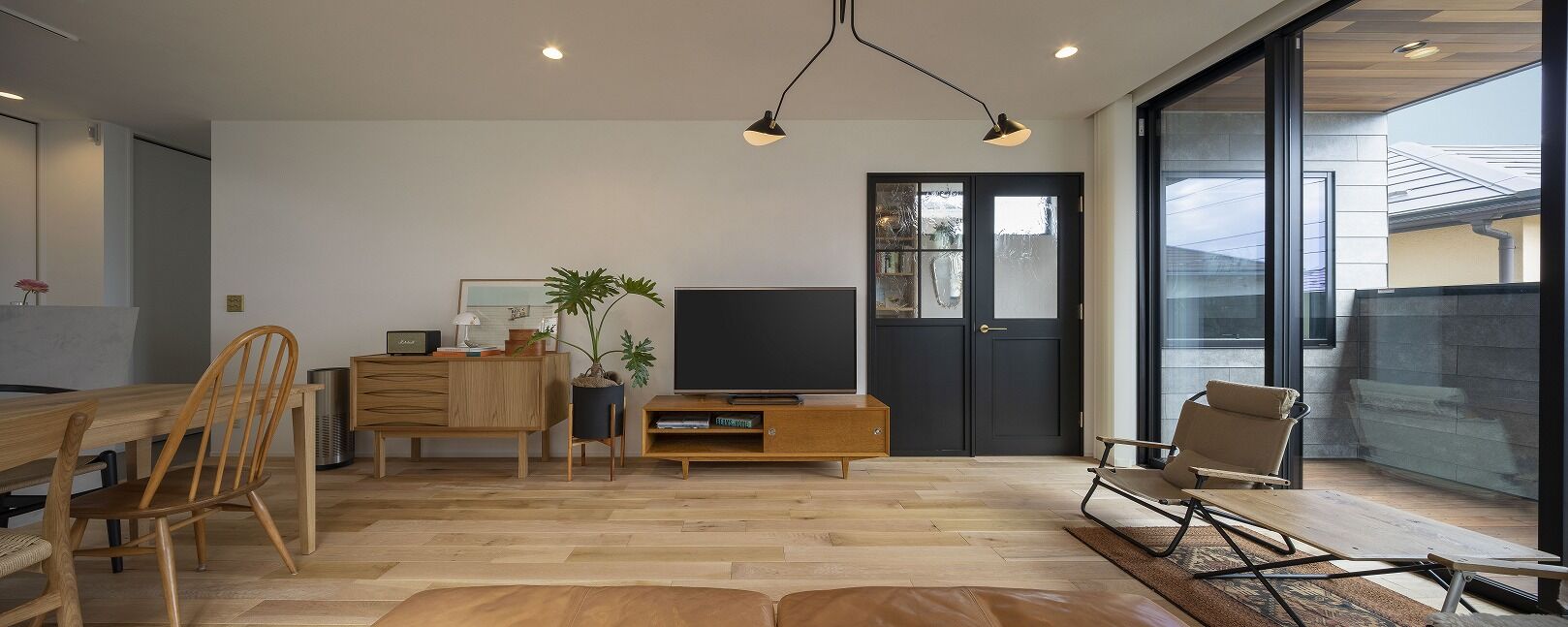 【SUUMO】 【3000万円／32.3坪／間取り／2階リビング】異素材MIXが家具映えの秘密。住宅地でも“抜け感”のある家に - スタジオ・チッタ 千葉Studioの建築実例詳細 | 注文住宅